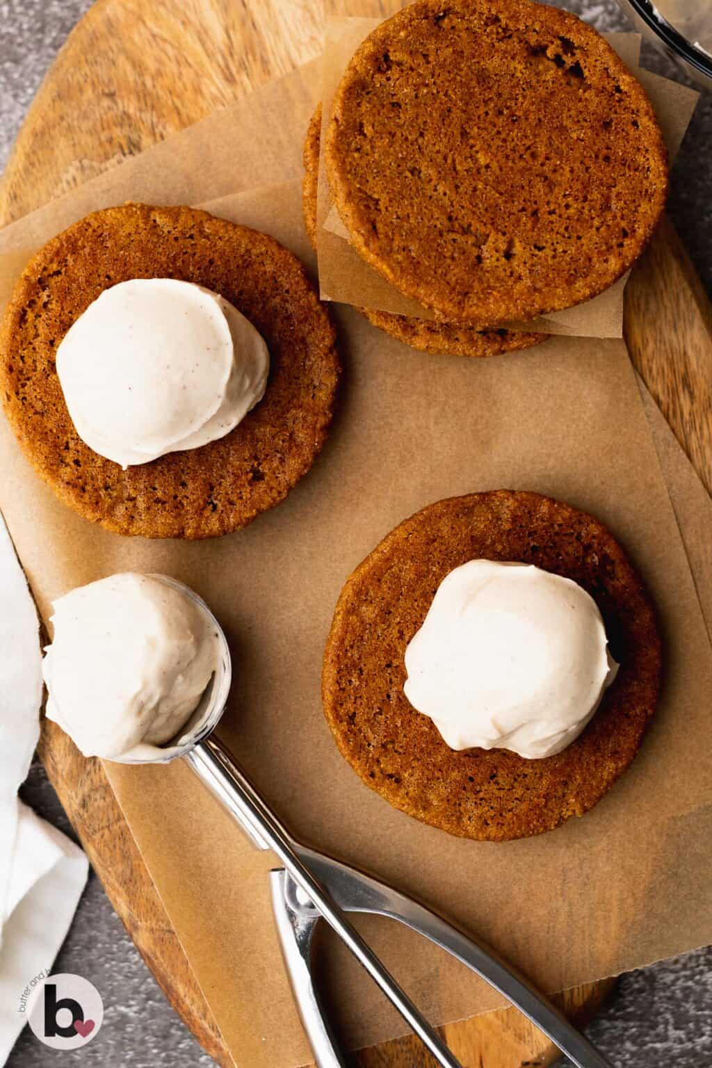 Maple Cream Cheese Frosting with Cinnamon and Maple Syrup
