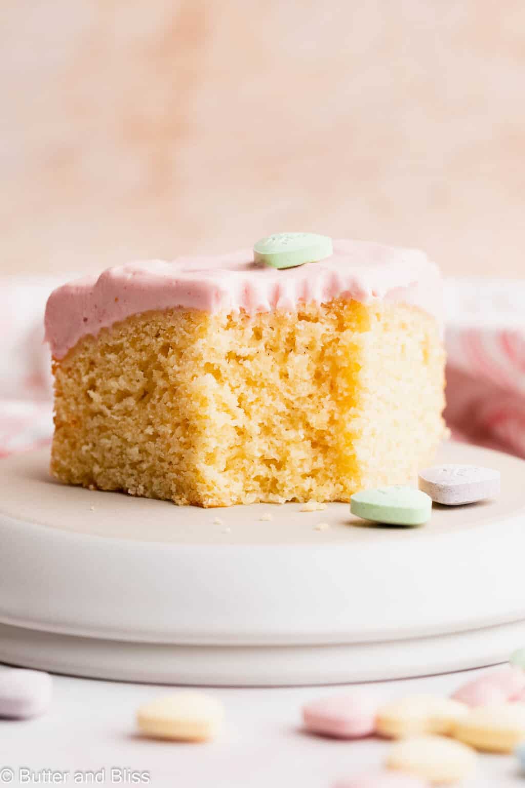Fluffy & Moist Small 6-Inch Vanilla Cake
